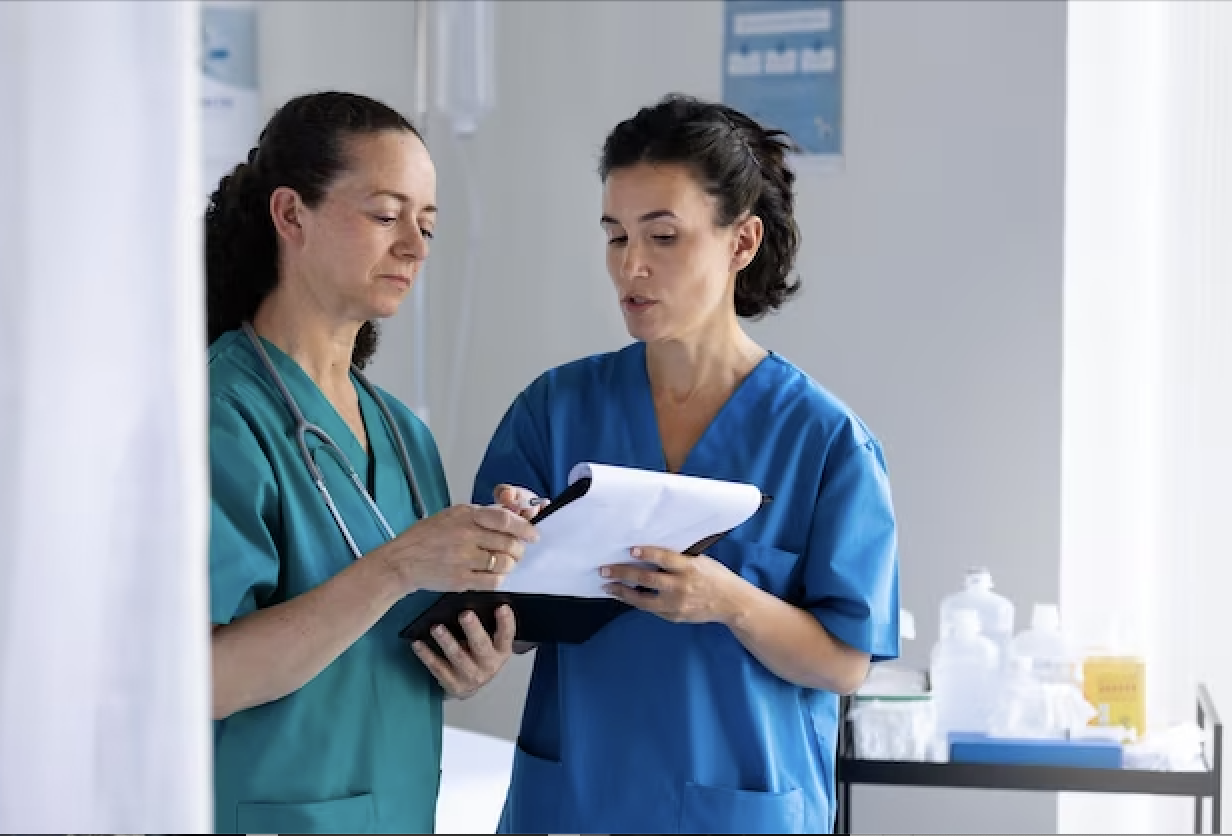 Gli infermieri, eretti ad eroi durante la pandemia e oggi dimenticati ...