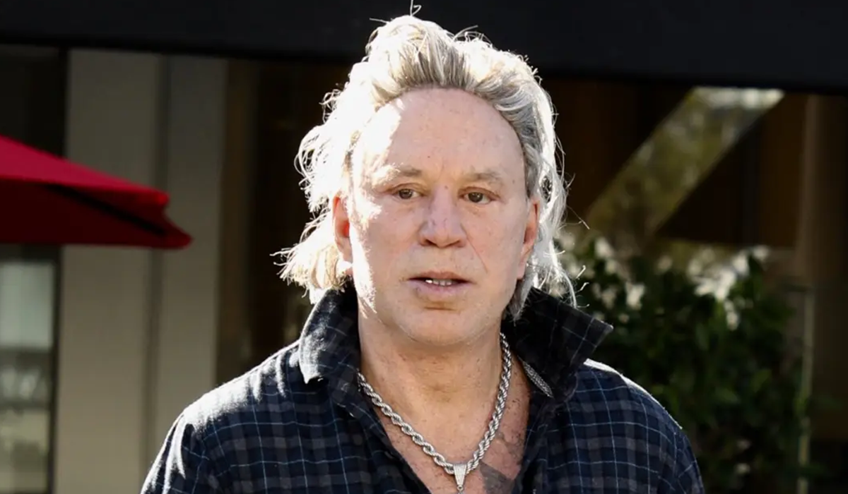 Mickey Rourke, sfratto: 60mila dollari d'affitto non pagato - Voce News
