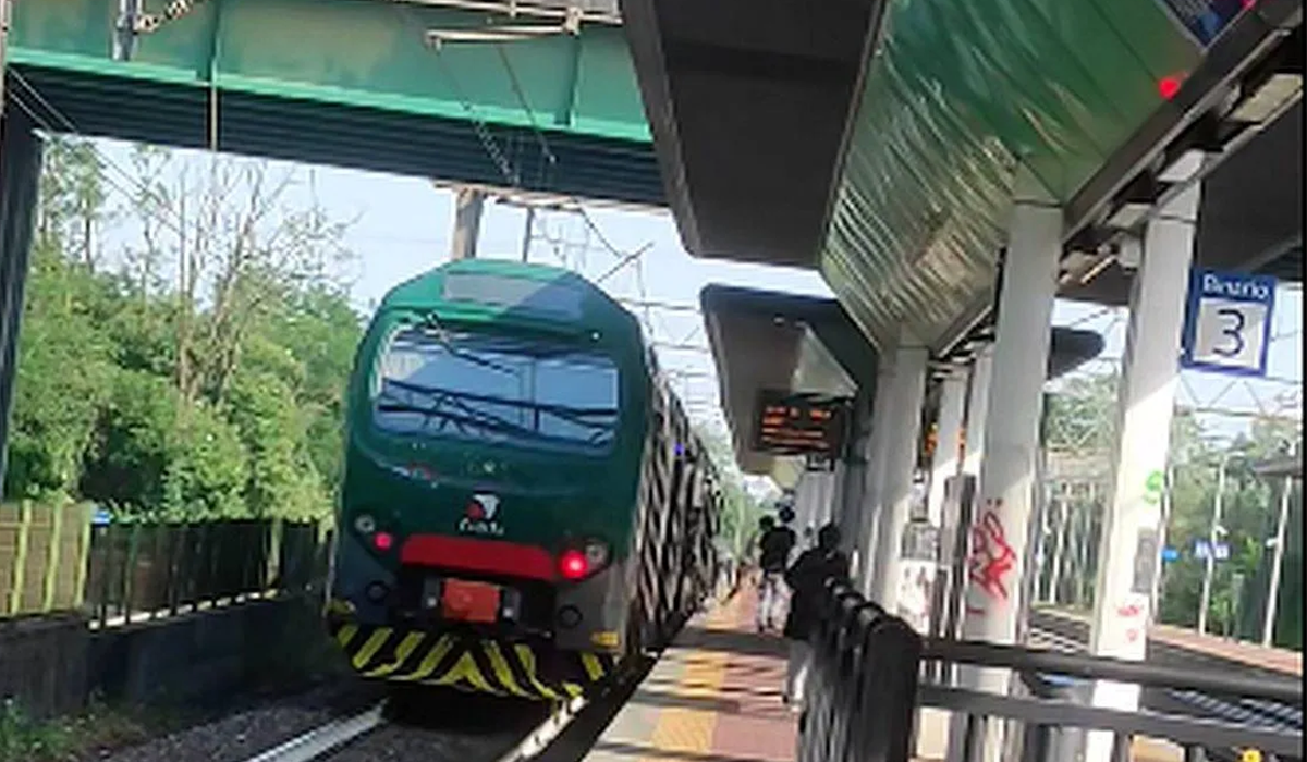 Rissa nel Milanese, feriti e treno preso a sassate: dieci denunciati ...